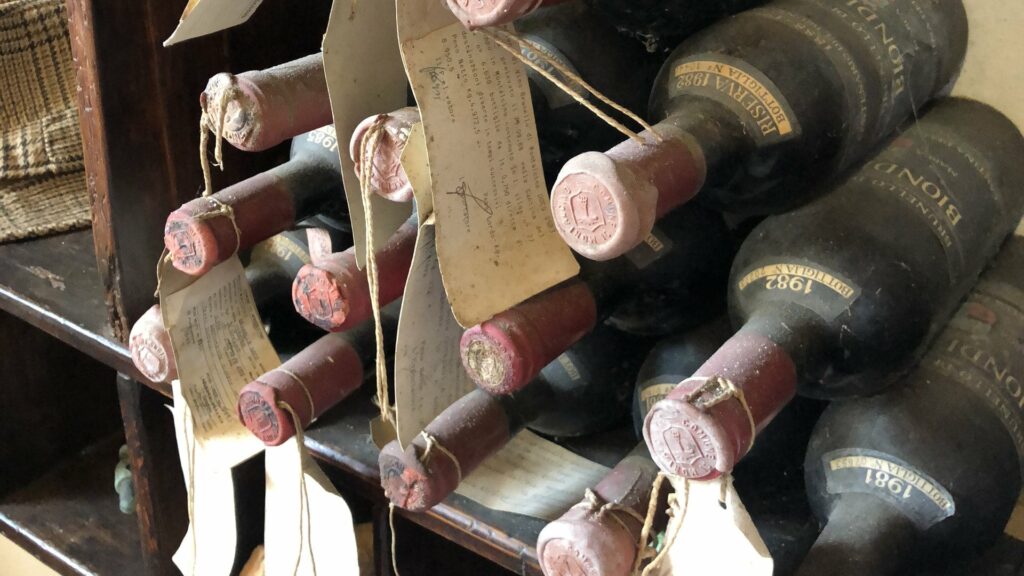 La decantazione del vino: a cosa serve? • Decanto - Giornale di vino ...